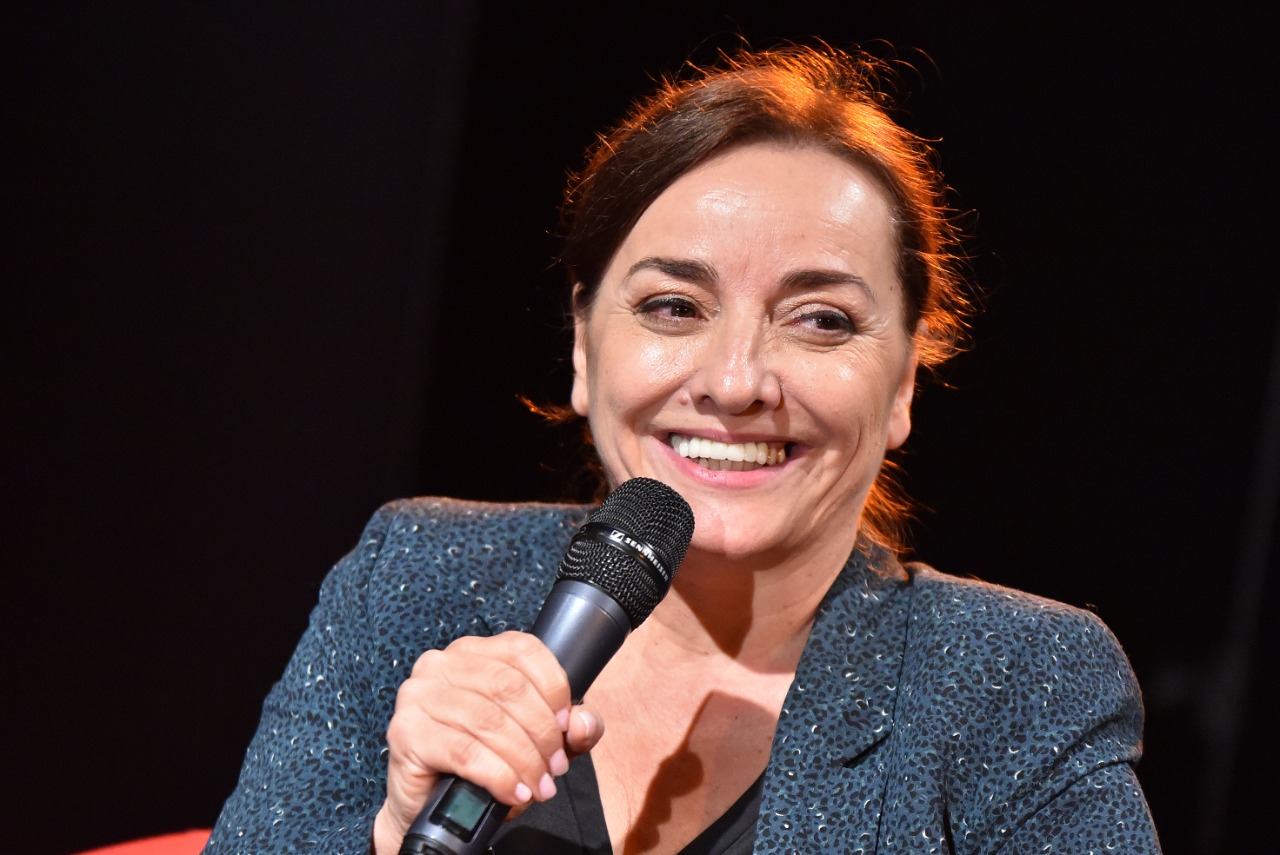 María José Bueno, directora de El País, en Cátedra Mujeres y Medios UDP ...