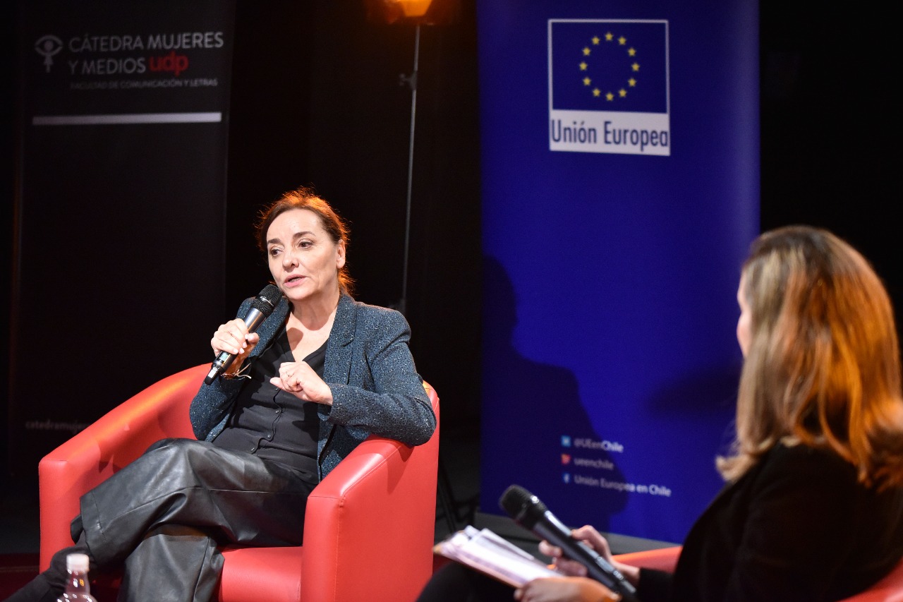 María José Bueno, directora de El País, en Cátedra Mujeres y Medios UDP ...